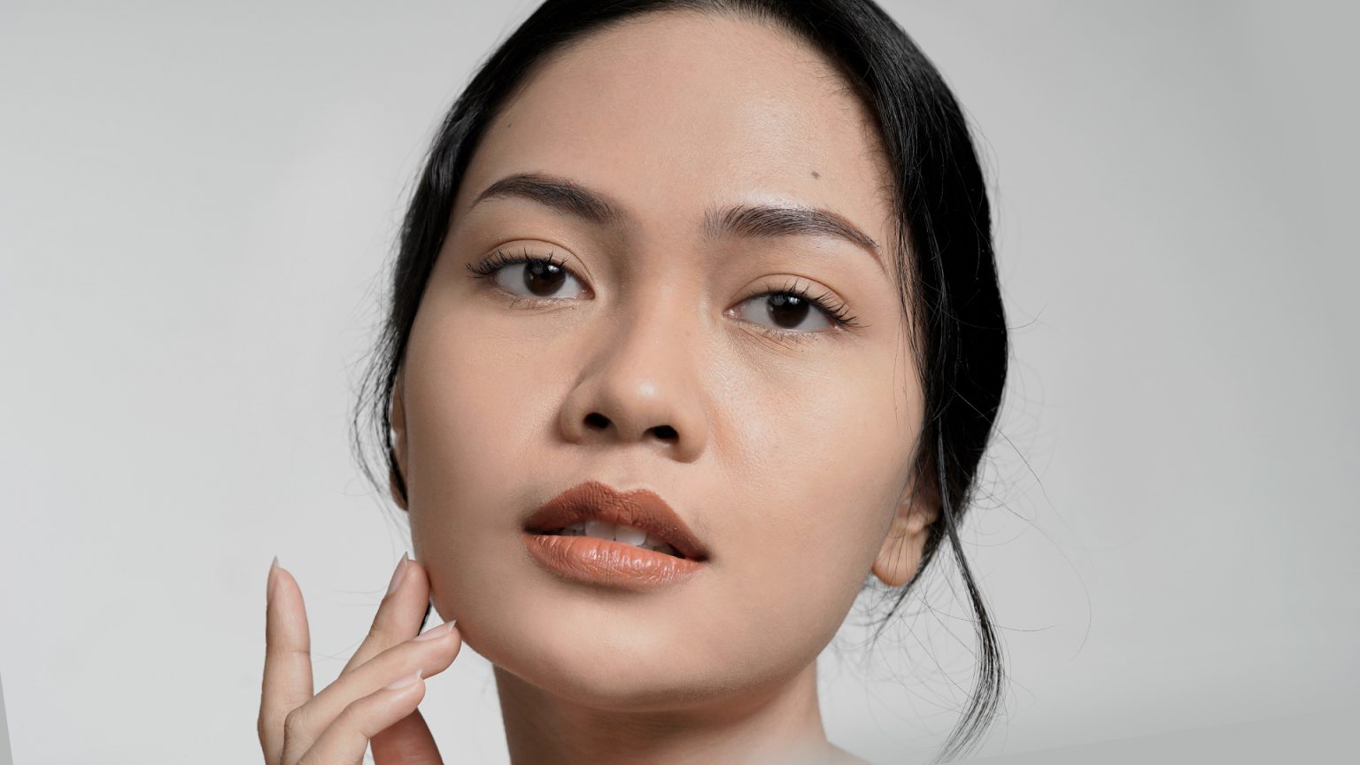 Rekomendasi Warna Lipstick untuk Kulit Kuning Langsat - Les Lumières