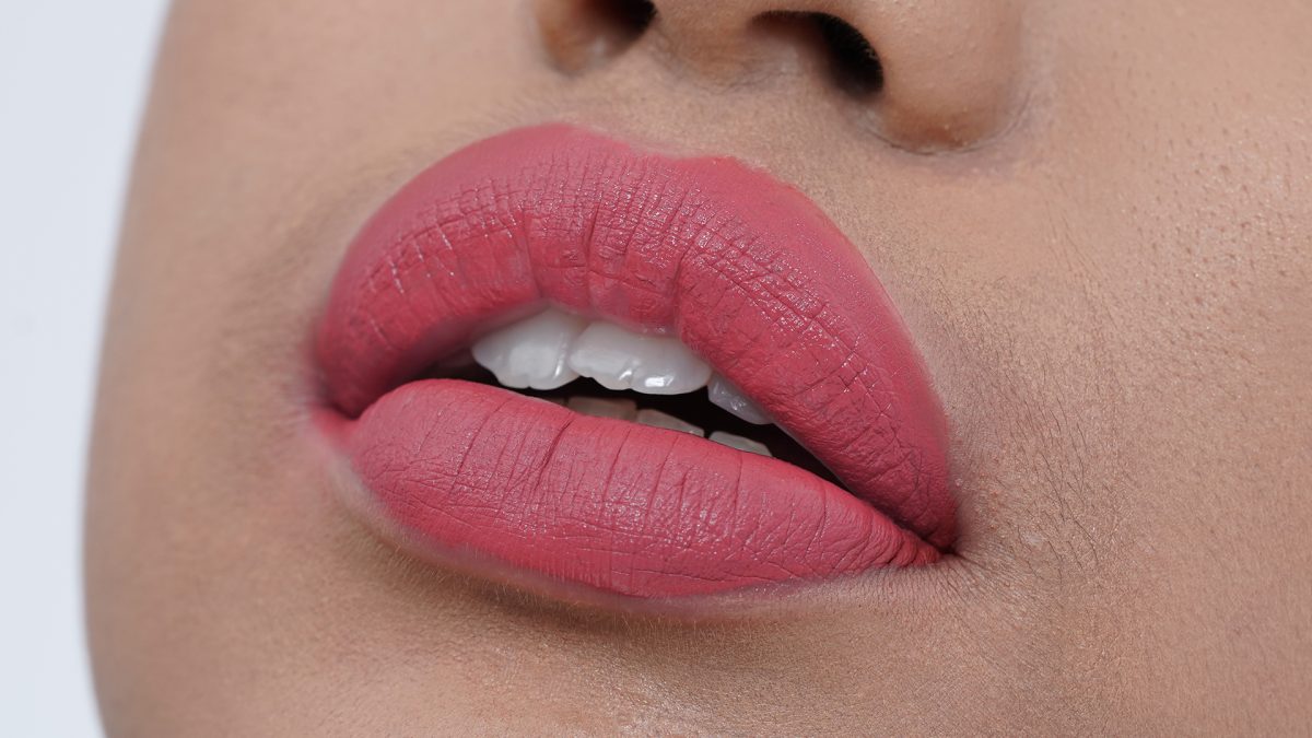 Rekomendasi Warna Lipsti yang Tepat untuk Bibir Tebal - Les Lumierés